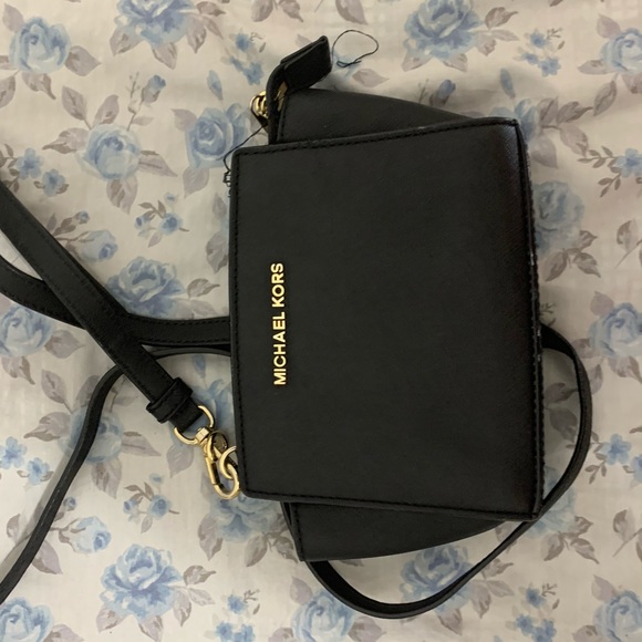 Michael Kors | Bags | Michael Kors Side Bag | Poshmark